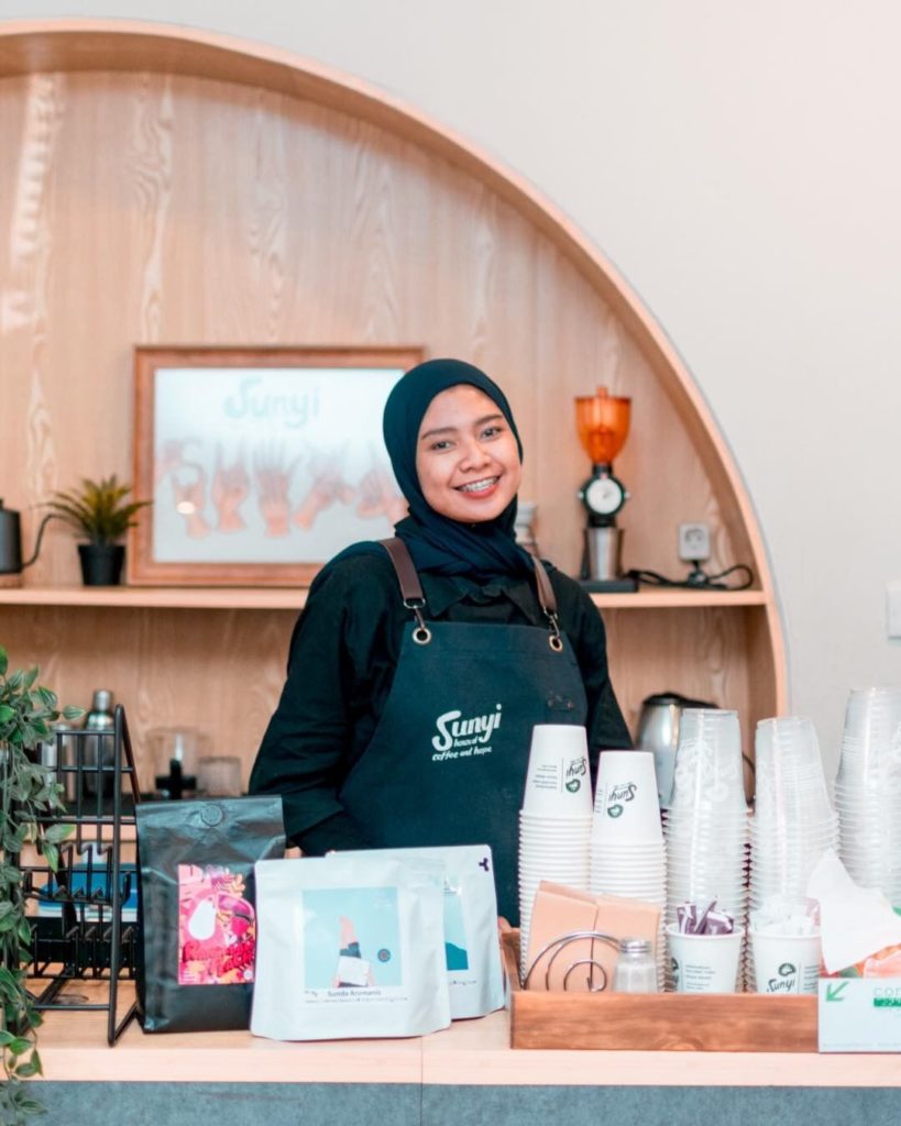 Sunyi Coffee, Satu-satunya Kafe dengan Barista Tuna Rungu - Minews ID
