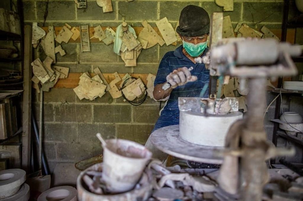 Seni Kerajinan Keramik Buatan Tangan Pekunden Pottery - Minews ID